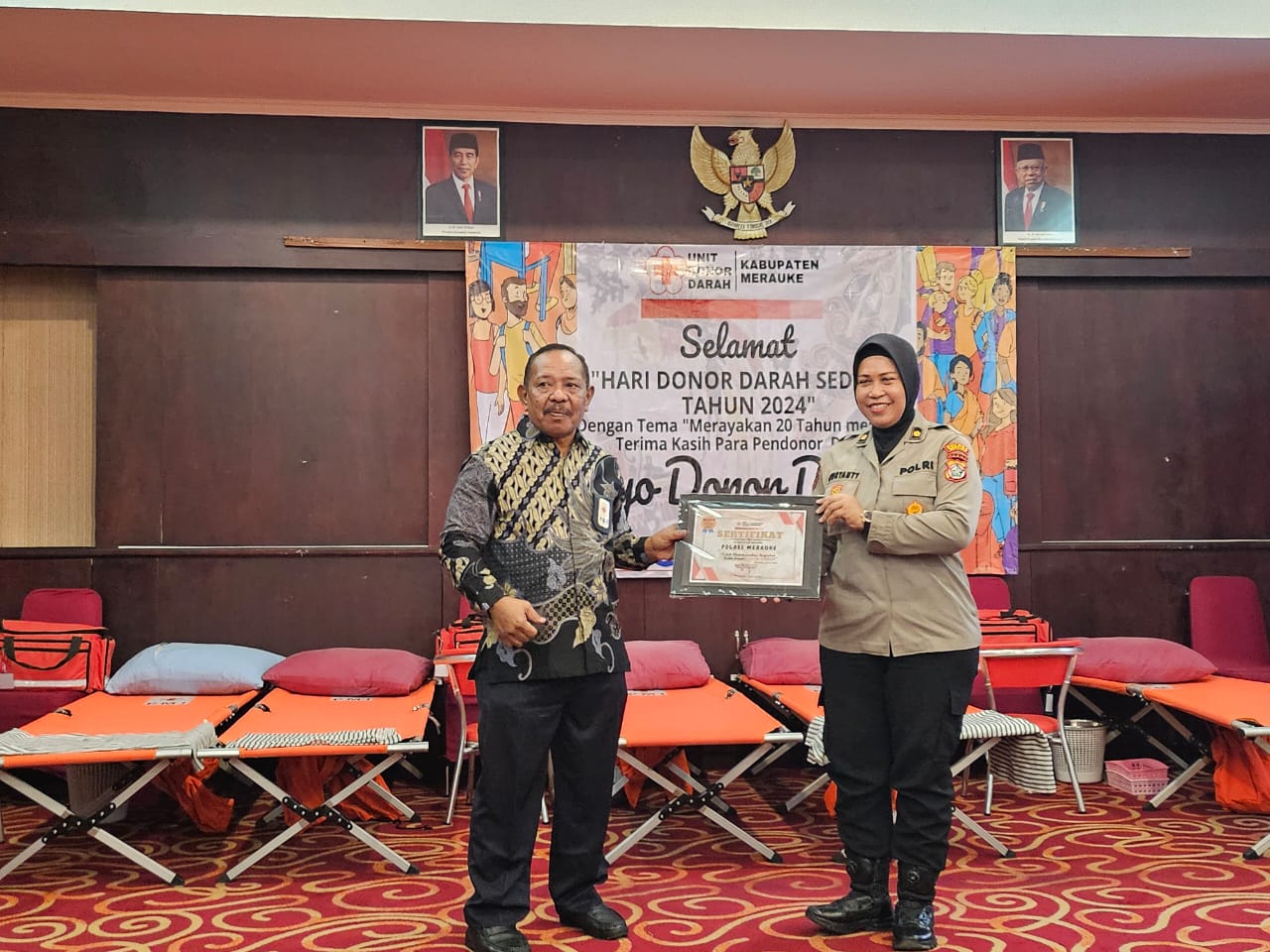 Polres Merauke Terima Piagam Penghargaan dari PMI Kabupaten Merauke - Tribatanews POLDA Papua