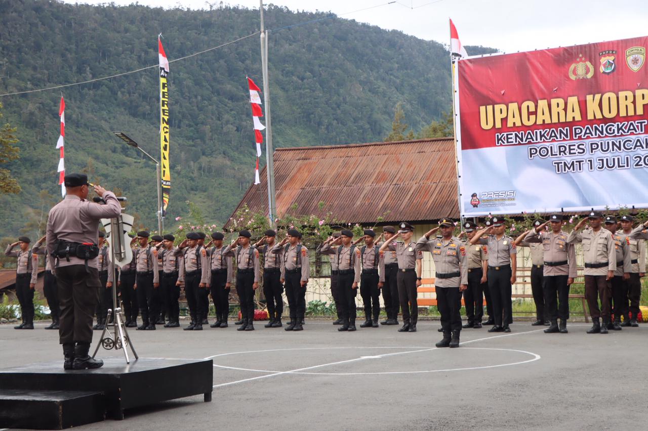 Polres Puncak Jaya Gelar Upacara Korp Raport Kenaikan Pangkat Periode 1 Juli 2024 - Tribatanews ...