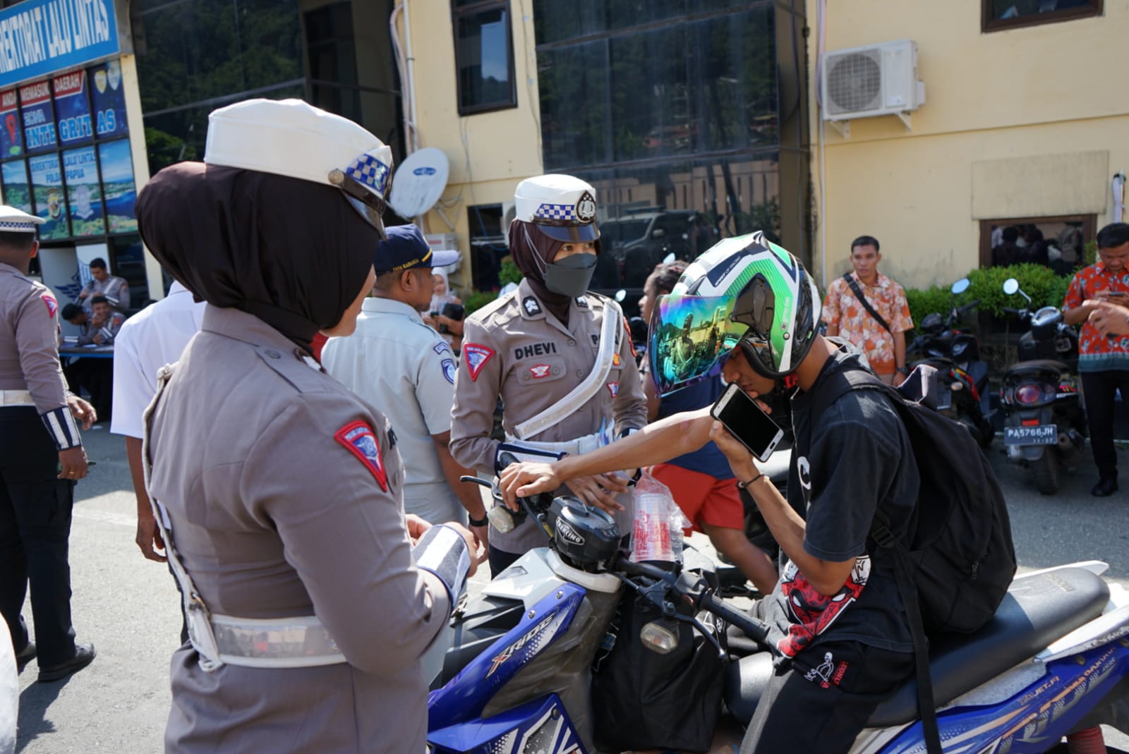 Operasi Patuh Cartenz 2024: Polda Papua Tertibkan Pelanggar Lalu Lintas - Tribatanews POLDA Papua