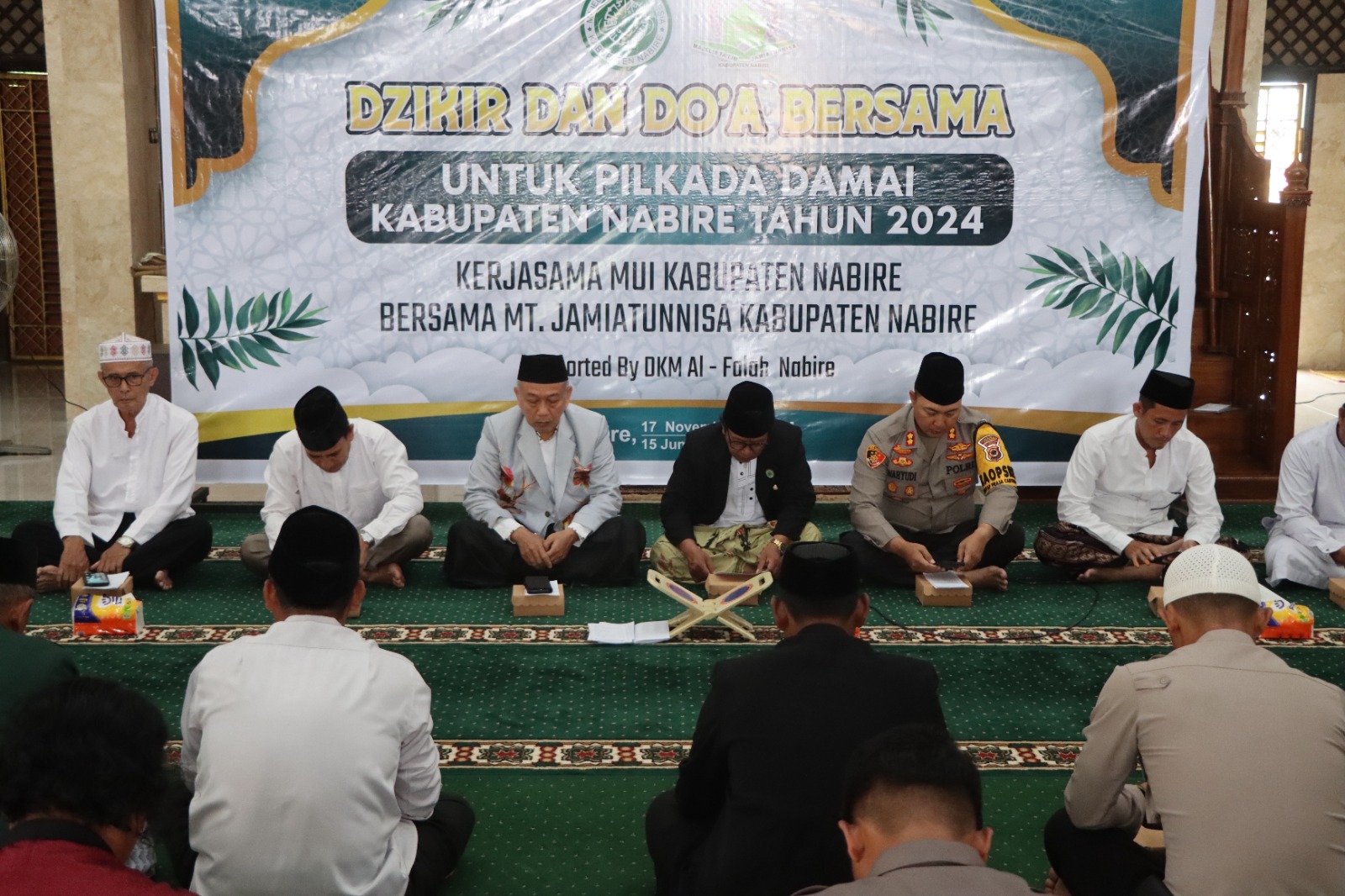 Dzikir dan Doa Bersama untuk Sukseskan Pilkada Damai 2024 di Nabire - Tribatanews POLDA Papua