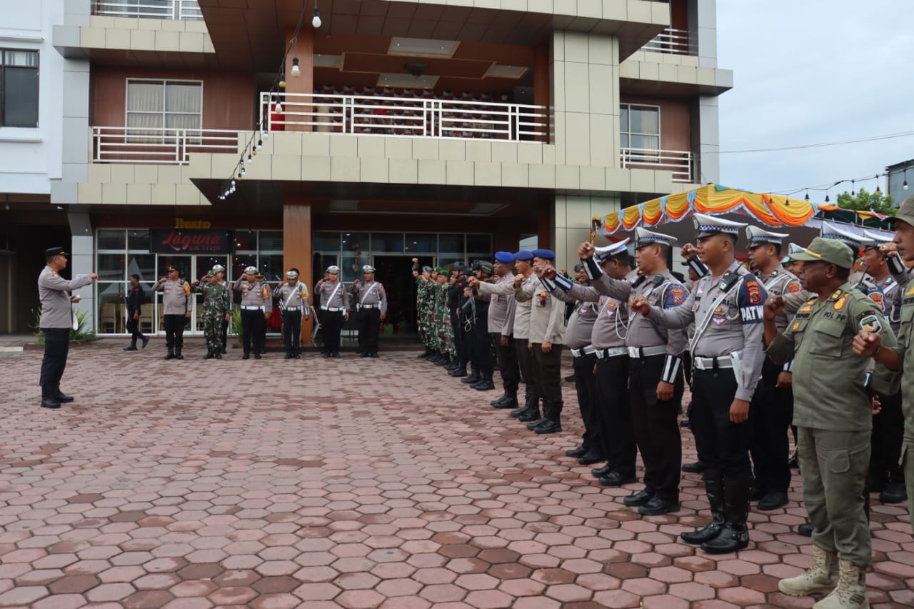 Personel Gabungan, Amankan Rekapitulasi Penghitungan Suara Tingkat Kabupaten - Tribatanews POLDA ...
