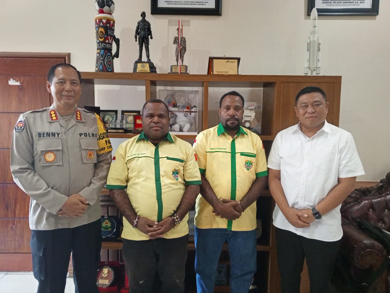 Audiensi Dir Intelkam Polda Papua Bersama Kabid Humas Polda Papua ...