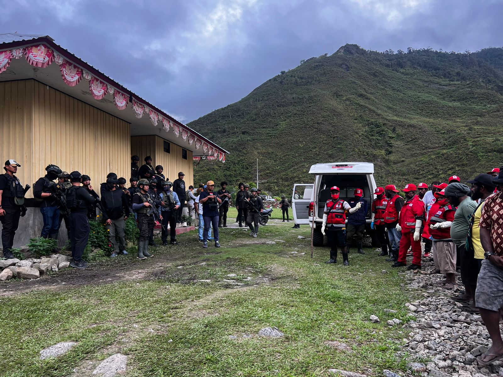 Aparat Gabungan TNI-Polri Evakuasi Jenazah KKB di Puncak Jaya ...