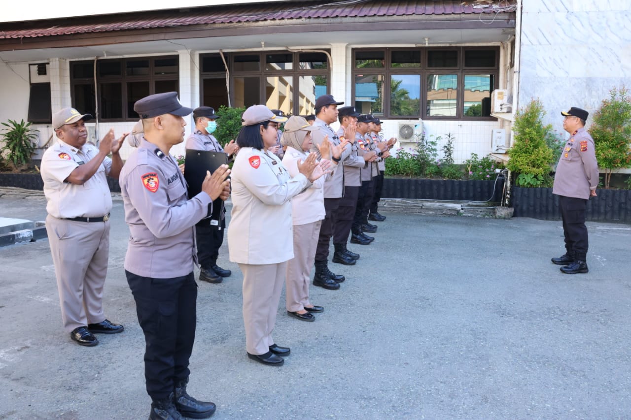 Wakapolda Papua Pimpin Apel Satker Setum Polda Papua - Tribatanews ...