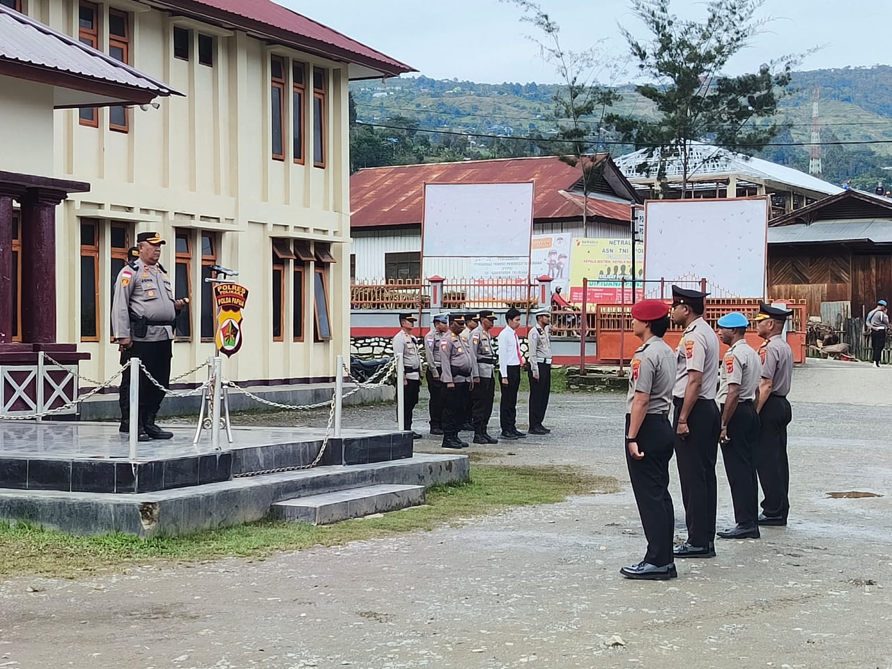 Kapolres Tolikara Pimpin Upacara Korp Raport Kenaikan Pangkat Perwira dan Bintara, Dilanjutkan ...