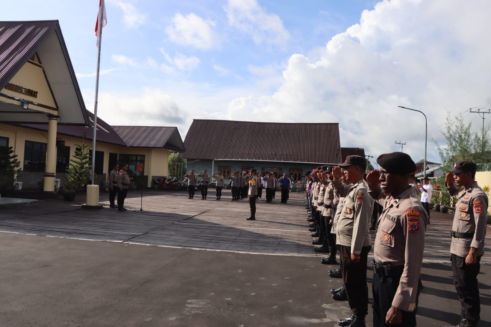 Apel Perdana Kapolres Asmat AKBP Wahyu Basuki Di Polres Asmat - Tribatanews POLDA Papua