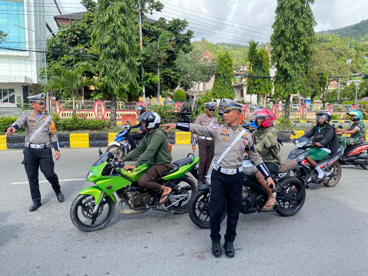 Hari Kelima Operasi Keselamatan Cartenz 2025 Polda Papua: Polda Papua Gelar Razia Kendaraan ...