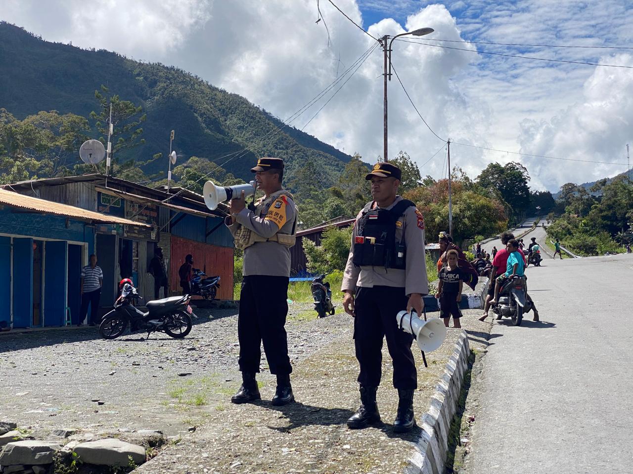 Hadirkan Kedamaian, Aparat Gabungan TNI-Polri di Kab. Puncak Jaya Tidak Hentinya Berikan Imbauan ...