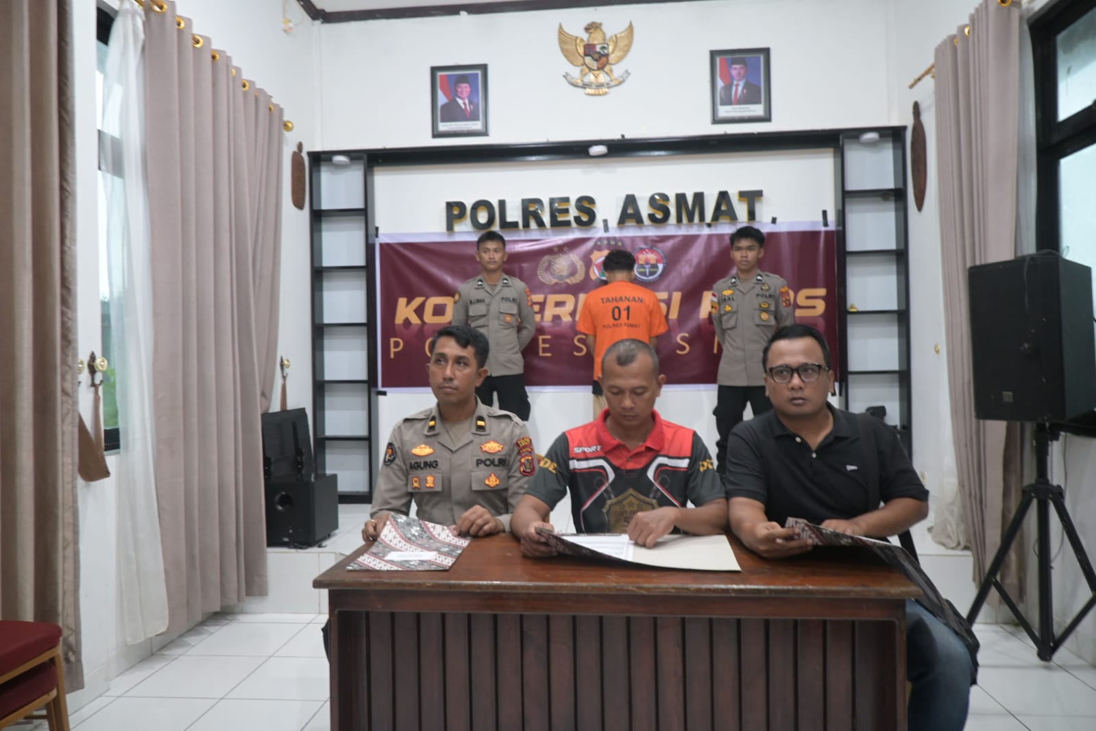 Polres Asmat Release Kasus Penjualan Miras Ilegal Jenis Sopi - Tribatanews POLDA Papua