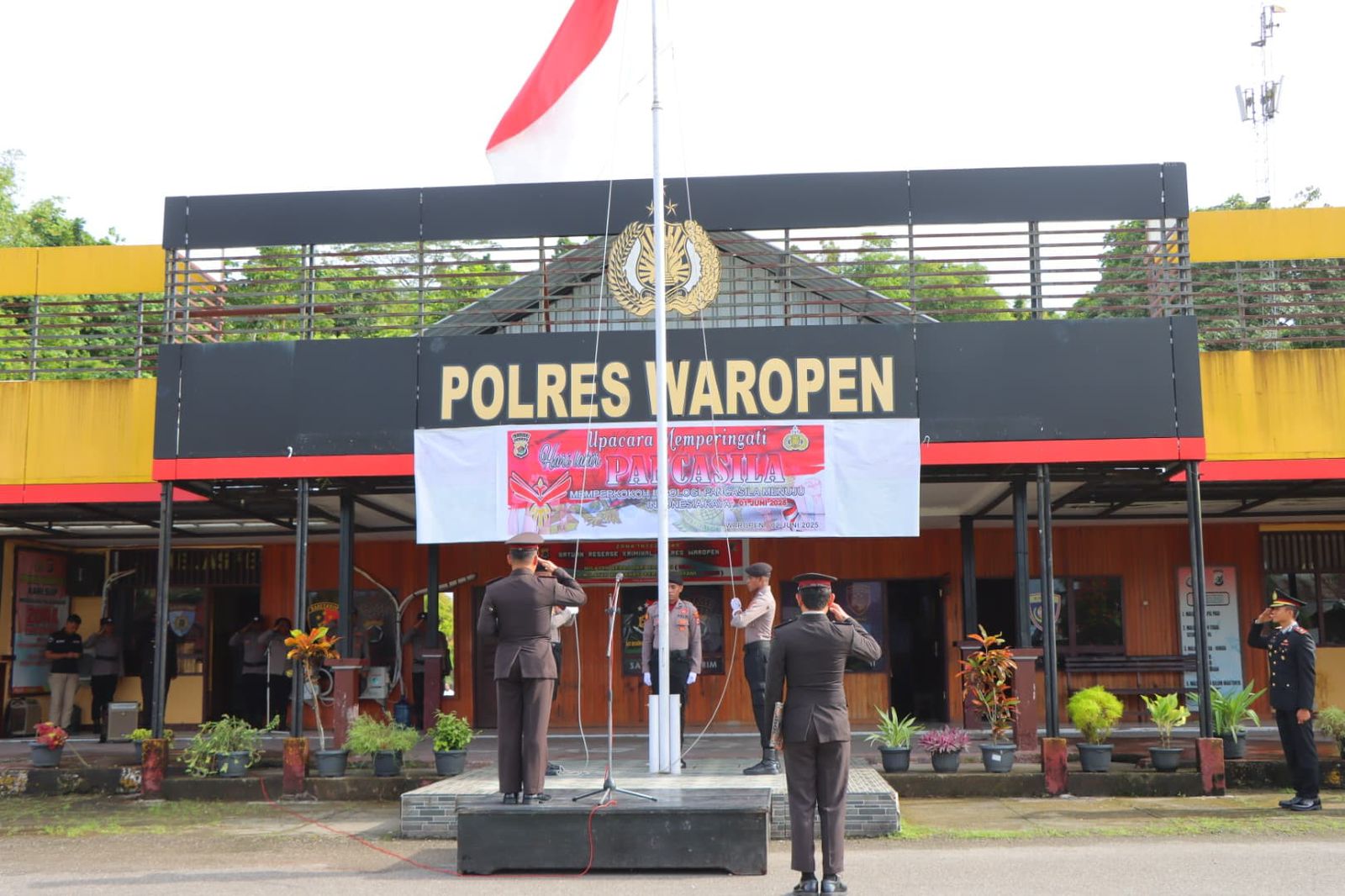 Polres Waropen Gelar Upacara Peringatan Hari Lahir Pancasila Ke 80 ...